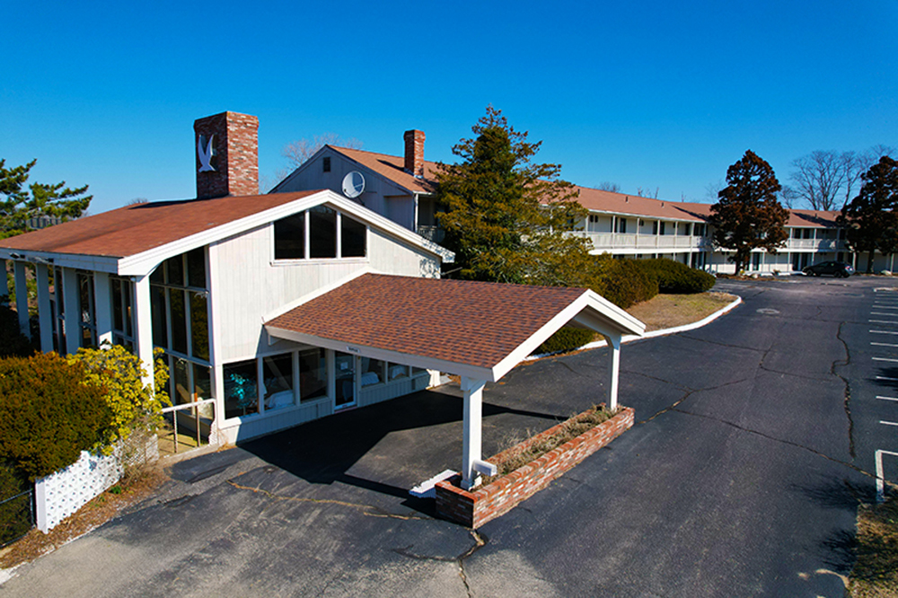 Bauer and Moynihan of The Business Exchange & Ellis Realty Advisors ...